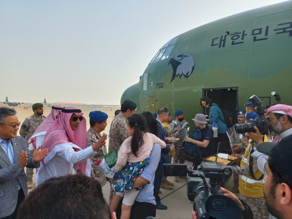 Saudi Arabia Steps Up Evacuations From War Torn Sudan Al Majalla