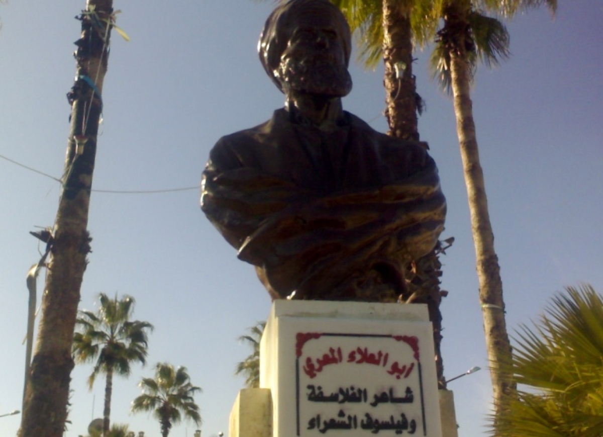 أَبو العلاء المَعري.. القضية أكثر مِن قطع رأس تمثال! | مجلة المجلة