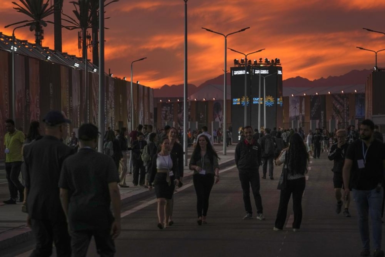 US, China Climate Envoys Meet At COP27 Summit in Egypt | Al Majalla