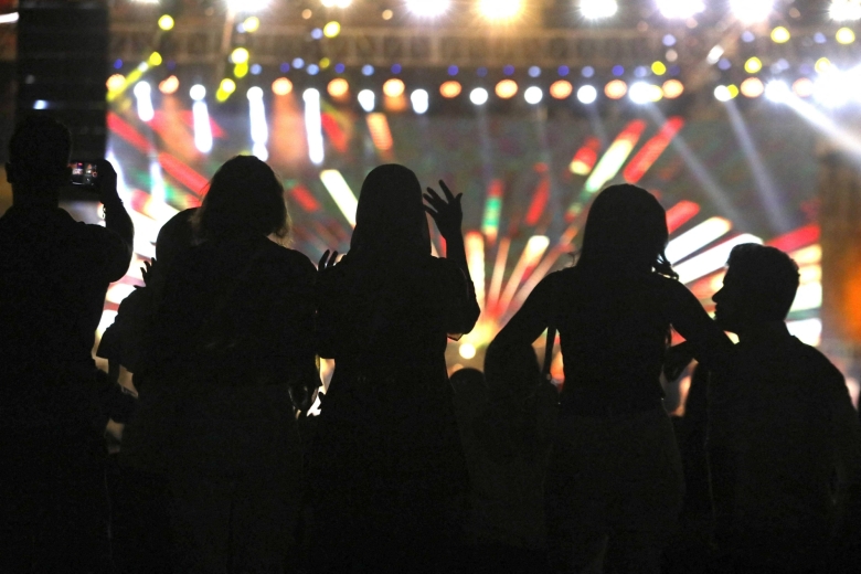 From parties to poverty, Syria's drastically different worlds spark ...