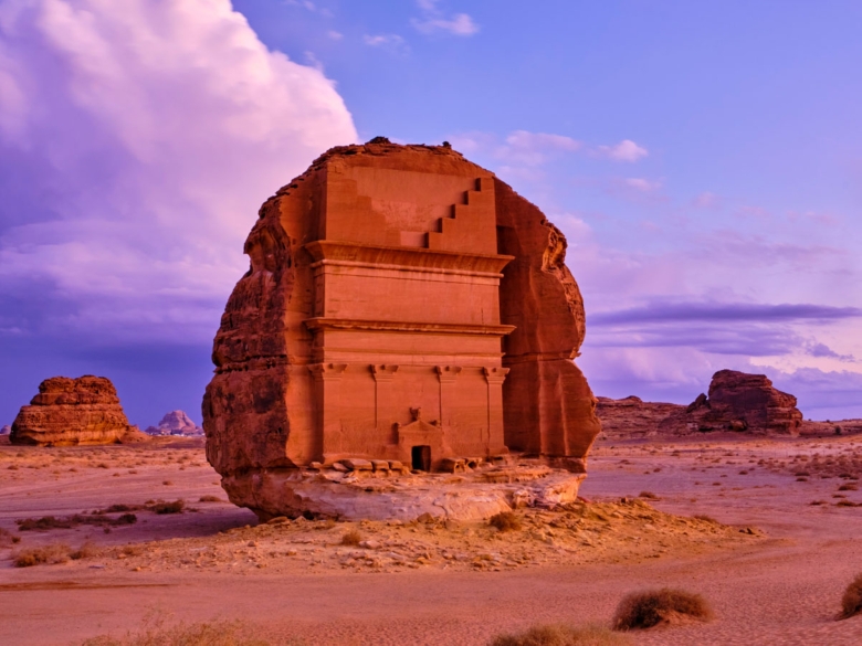 كتاب جديد يستكشف ثقافة الكتابة في ددان القديمة شمالي السعودية | مجلة المجلة